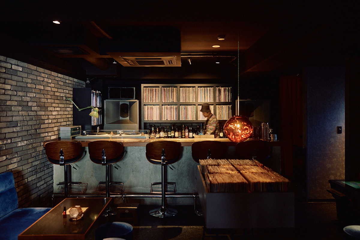 RECORD BAR analog: A Bar Born from Shibuya’s Record Culture - ZEROMILE