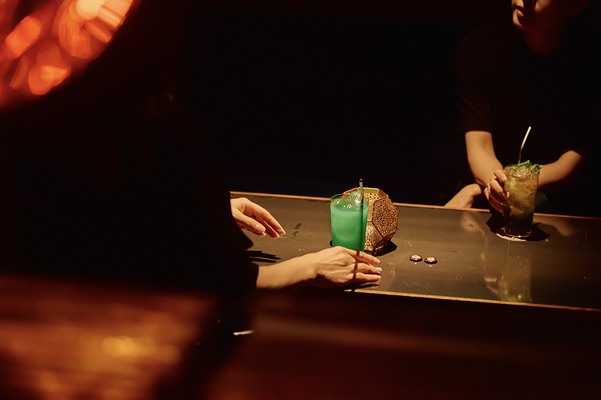 RECORD BAR analog: A Bar Born from Shibuya’s Record Culture - ZEROMILE